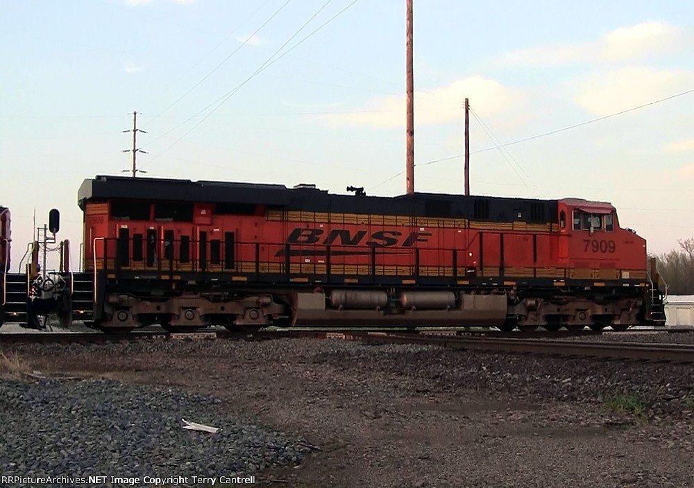 BNSF 7909